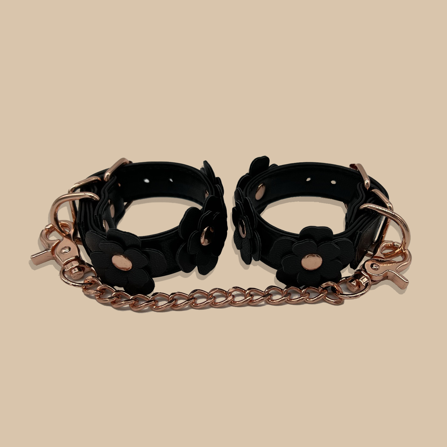 Flower cuffs in black and rosé gold - Sensual Minded